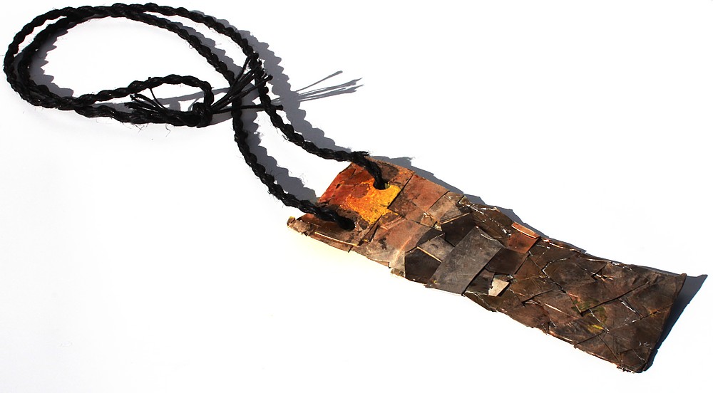 Contemporary New Zealand Jewellery by Gillian Deery