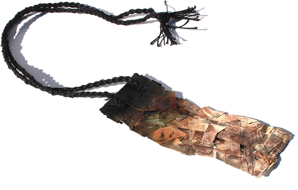 Contemporary New Zealand Jewellery by Gillian Deery