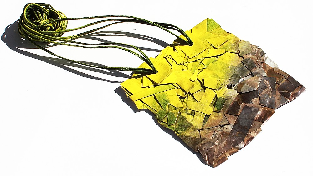 Contemporary New Zealand Jewellery by Gillian Deery