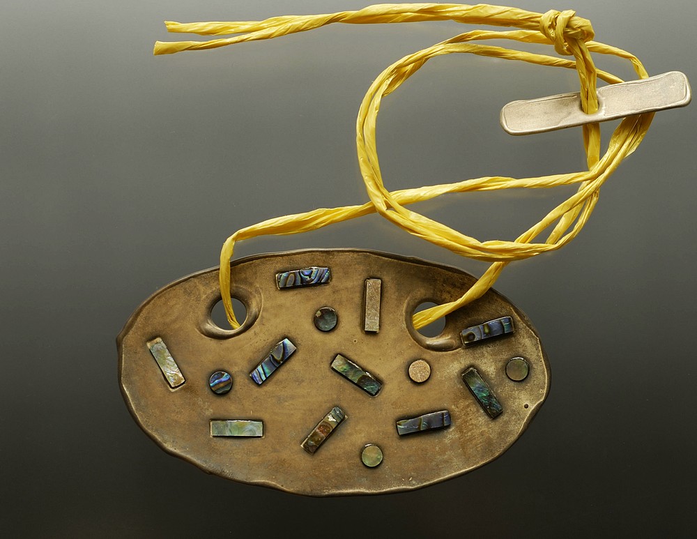 Contemporary New Zealand Jewellery by Areta Wilkinson
